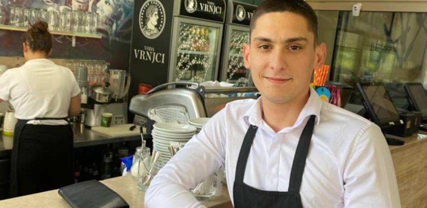 Konobar koji je oduševio regiju: Zaposlio sam se da pomognem baki ...