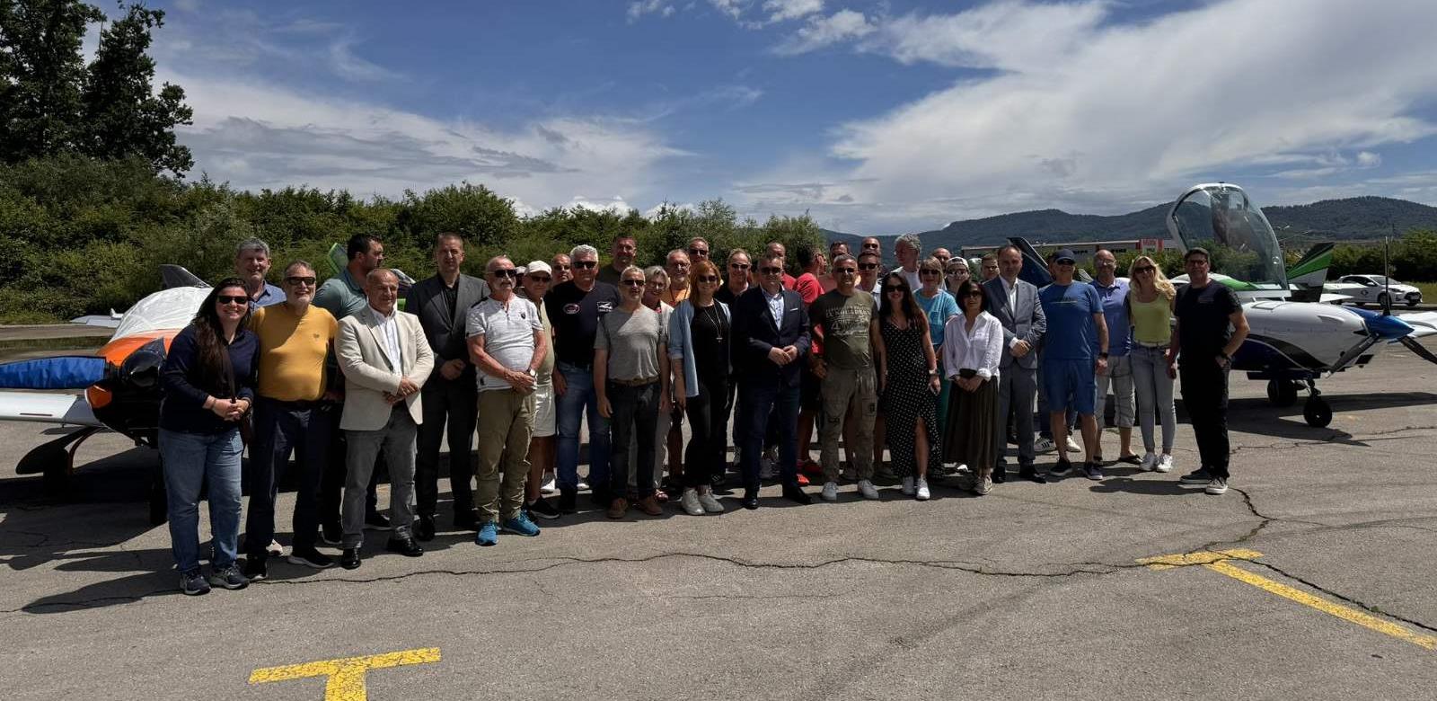 U Živinice, grad milionera, u svojim privatnim avionima, sletjelo 17 ...