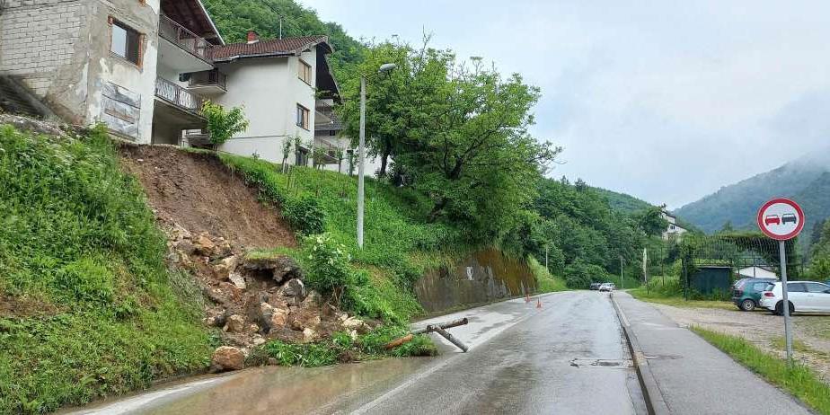 Ko određuje koja klizišta su prioritetna za sanaciju? Sistem pun rupa ...