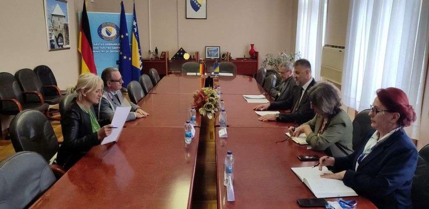 Milionski ugovor: Domaća firma isporučuje uniforme za OS BiH - Akta.ba